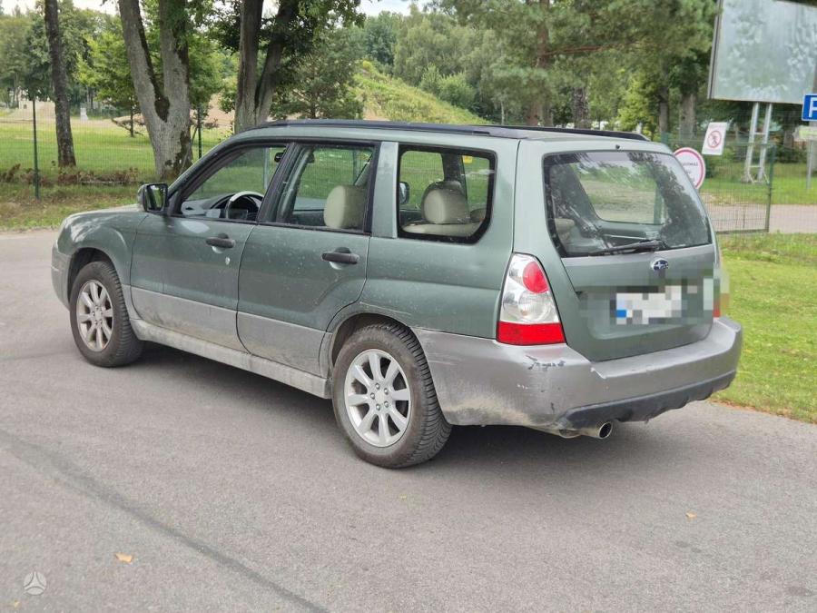 Green Subaru Forester 2005 in Taurage, with an engine capacity of 2.00 L and mileage of 247 thousand km for 1900 €, photo 3 on AUTOMOTO.COM.LV
