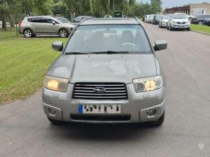 Green Subaru Forester 2005 in Taurage, with an engine capacity of 2.00 L and mileage of 247 thousand km for 1900 €, photo 4 on AUTOMOTO.COM.LV
