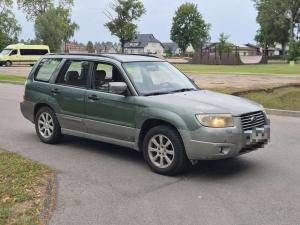 Green Subaru Forester 2005 in Taurage, with an engine capacity of 2.00 L and mileage of 247 thousand km for 1900 €, photo 5 on AUTOMOTO.COM.LV