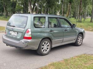Green Subaru Forester 2005 in Taurage, with an engine capacity of 2.00 L and mileage of 247 thousand km for 1900 €, photo 6 on AUTOMOTO.COM.LV