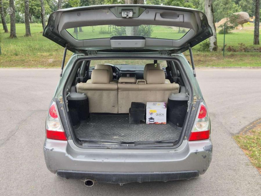 Green Subaru Forester 2005 in Taurage, with an engine capacity of 2.00 L and mileage of 247 thousand km for 1900 €, photo 8 on AUTOMOTO.COM.LV