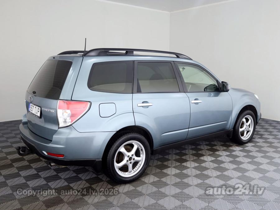Zaļš Subaru Forester 2012 Tallina, ar dzinēja tilpumu 2.00 L un nobraukumu 288 tūkst. km par 2199 €, foto 4 vietnē AUTOMOTO.COM.LV