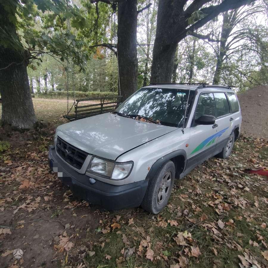 Grey Subaru Forester 1998 in Kaunas, with an engine capacity of 2.00 L and mileage of 200 thousand km for 500 €, photo 1 on AUTOMOTO.COM.LV