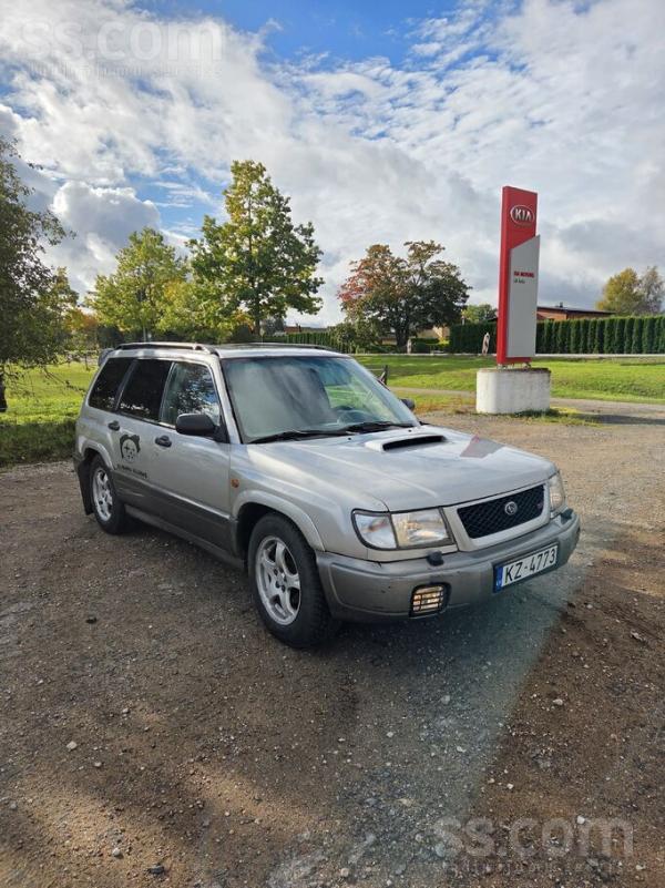 Pelēks Subaru Forester 1999 Talsi, ar dzinēja tilpumu 2.00 L un nobraukumu 224 tūkst. km par 3800 €, foto 4 vietnē AUTOMOTO.COM.LV