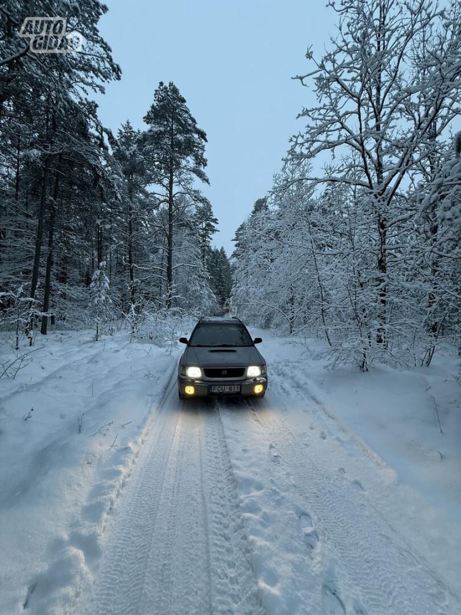 Pelēks Subaru Forester 1999 Kauņa, ar dzinēja tilpumu 2.00 L un nobraukumu 483 tūkst. km par 1650 €, foto 1 vietnē AUTOMOTO.COM.LV