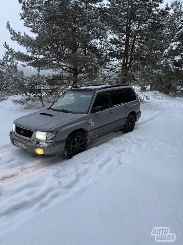 Pelēks Subaru Forester 1999 Kauņa, ar dzinēja tilpumu 2.00 L un nobraukumu 483 tūkst. km par 1650 €, foto 2 vietnē AUTOMOTO.COM.LV