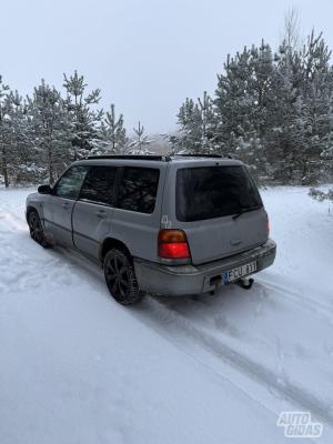 Pelēks Subaru Forester 1999 Kauņa, ar dzinēja tilpumu 2.00 L un nobraukumu 483 tūkst. km par 1650 €, foto 3 vietnē AUTOMOTO.COM.LV