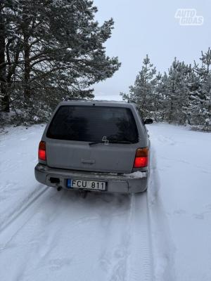 Pelēks Subaru Forester 1999 Kauņa, ar dzinēja tilpumu 2.00 L un nobraukumu 483 tūkst. km par 1650 €, foto 4 vietnē AUTOMOTO.COM.LV