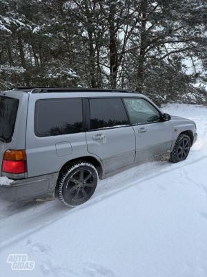 Pelēks Subaru Forester 1999 Kauņa, ar dzinēja tilpumu 2.00 L un nobraukumu 483 tūkst. km par 1650 €, foto 5 vietnē AUTOMOTO.COM.LV
