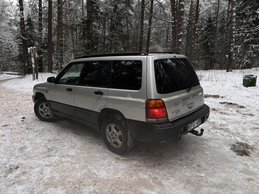 Pelēks Subaru Forester 1999 Kauņa, ar dzinēja tilpumu 2.00 L un nobraukumu 287 tūkst. km par 1900 €, foto 5 vietnē AUTOMOTO.COM.LV
