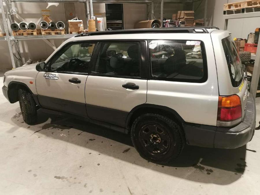 Pelēks Subaru Forester 1999 Kauņa, ar dzinēja tilpumu 1.99 L un nobraukumu 140 tūkst. km par 1300 €, foto 5 vietnē AUTOMOTO.COM.LV