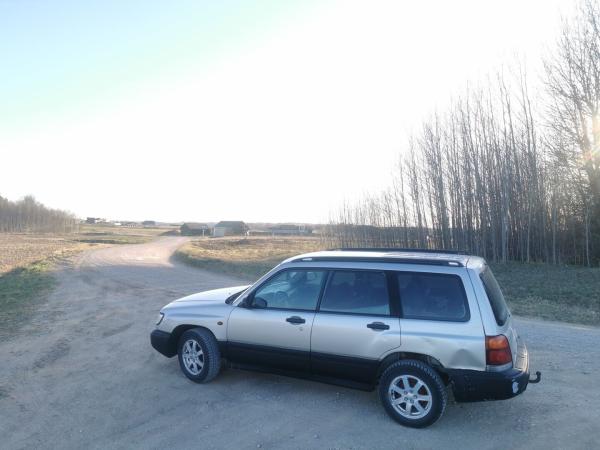 Grey Subaru Forester 1999 in Telschi, with an engine capacity of 2.00 L and mileage of 234 thousand km for 1000 €, photo 4 on AUTOMOTO.COM.LV