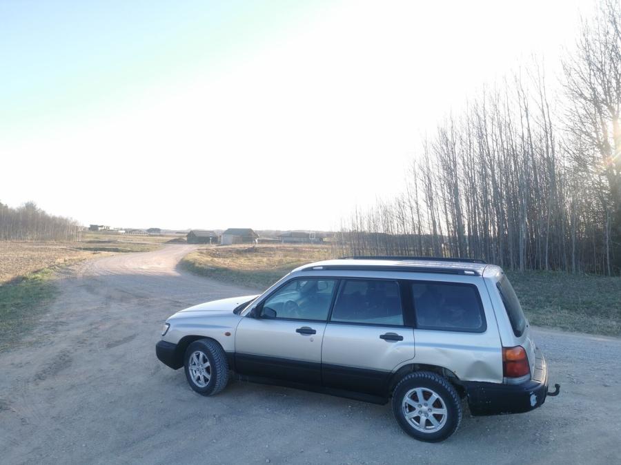 Grey Subaru Forester 1999 in Telschi, with an engine capacity of 2.00 L and mileage of 234 thousand km for 1000 €, photo 5 on AUTOMOTO.COM.LV