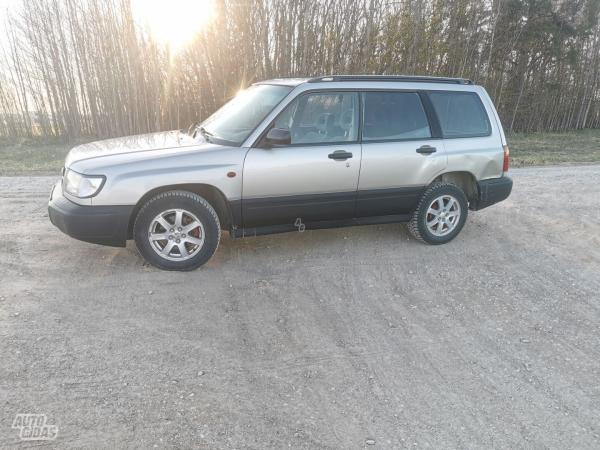 Grey Subaru Forester 1999 in Telschi, with an engine capacity of 2.00 L and mileage of 234 thousand km for 1000 €, photo 7 on AUTOMOTO.COM.LV