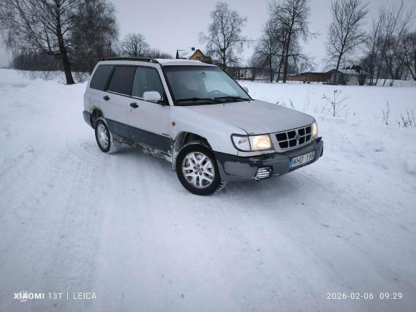 Pelēks Subaru Forester 2000 Jurbarkas, ar dzinēja tilpumu 2.00 L un nobraukumu 275 tūkst. km par 1670 €, foto 1 vietnē AUTOMOTO.COM.LV