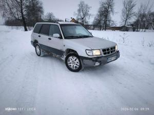 Grey Subaru Forester 2000 in Jurbarkas, with an engine capacity of 2.00 L and mileage of 275 thousand km for 1670 €, photo  on AUTOMOTO.COM.LV