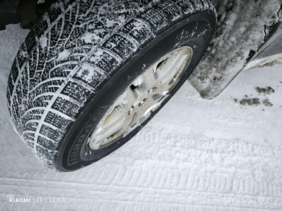 Grey Subaru Forester 2000 in Jurbarkas, with an engine capacity of 2.00 L and mileage of 275 thousand km for 1670 €, photo 4 on AUTOMOTO.COM.LV