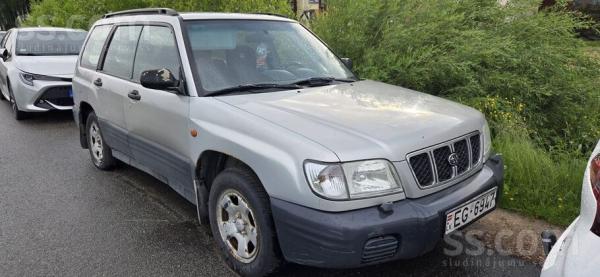 Grey Subaru Forester 2000 in Riga, with an engine capacity of 2.00 L and mileage of 208 thousand km for 800 €, photo 1 on AUTOMOTO.COM.LV