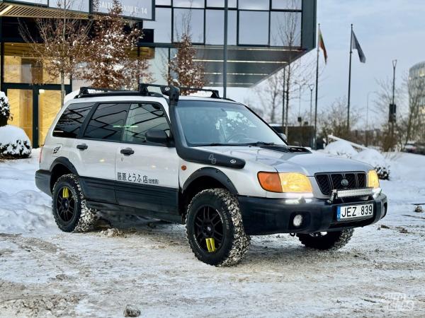 Pelēks Subaru Forester 2001 Viļņa, ar dzinēja tilpumu 2.00 L un nobraukumu 244 tūkst. km par 2550 €, foto 1 vietnē AUTOMOTO.COM.LV