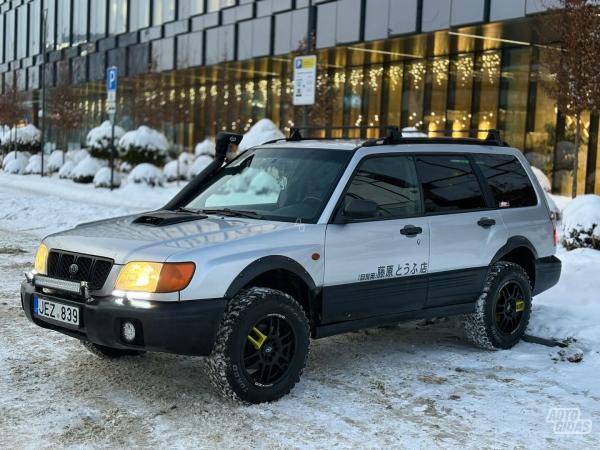 Pelēks Subaru Forester 2001 Viļņa, ar dzinēja tilpumu 2.00 L un nobraukumu 244 tūkst. km par 2550 €, foto 3 vietnē AUTOMOTO.COM.LV