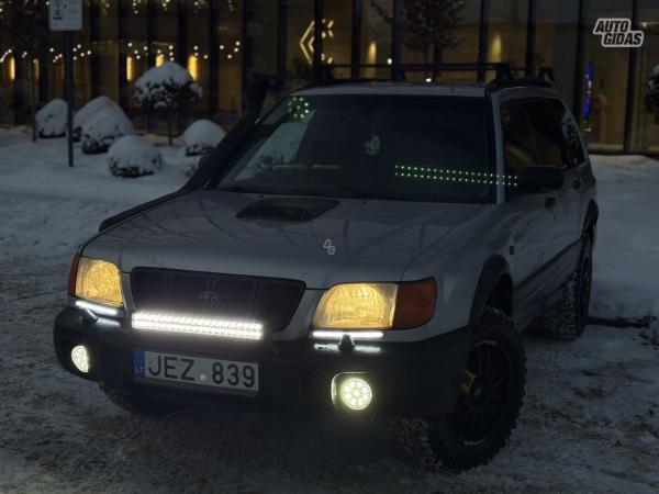 Pelēks Subaru Forester 2001 Viļņa, ar dzinēja tilpumu 2.00 L un nobraukumu 244 tūkst. km par 2550 €, foto 8 vietnē AUTOMOTO.COM.LV