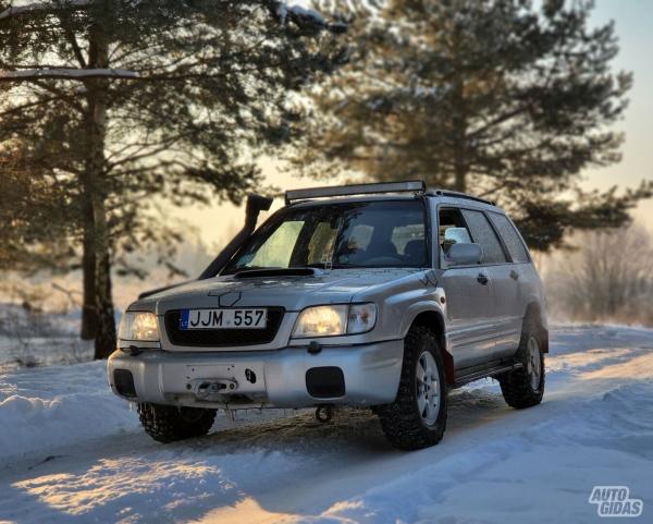 Grey Subaru Forester 2001 in Vilnius, with an engine capacity of 2.00 L and mileage of 260 thousand km for 2799 €, photo 1 on AUTOMOTO.COM.LV