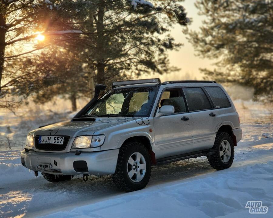 Pelēks Subaru Forester 2001 Viļņa, ar dzinēja tilpumu 2.00 L un nobraukumu 260 tūkst. km par 2799 €, foto 2 vietnē AUTOMOTO.COM.LV