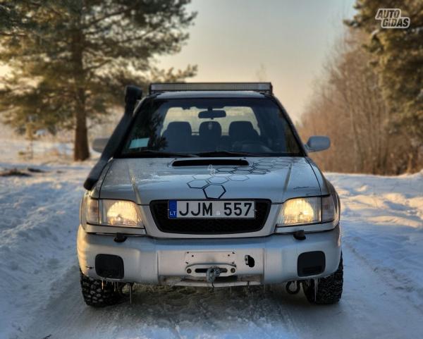 Grey Subaru Forester 2001 in Vilnius, with an engine capacity of 2.00 L and mileage of 260 thousand km for 2799 €, photo 3 on AUTOMOTO.COM.LV