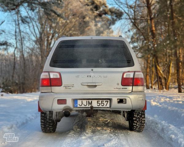 Grey Subaru Forester 2001 in Vilnius, with an engine capacity of 2.00 L and mileage of 260 thousand km for 2799 €, photo 5 on AUTOMOTO.COM.LV