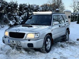 Grey Subaru Forester 2001 in Vilnius, with an engine capacity of 1.99 L and mileage of 261 thousand km for 3890 €, photo  on AUTOMOTO.COM.LV