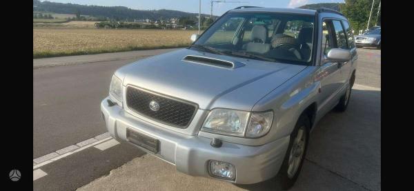 Pelēks Subaru Forester 2001 Viļņa, ar dzinēja tilpumu 2.00 L un nobraukumu 170 tūkst. km par 3250 €, foto 1 vietnē AUTOMOTO.COM.LV