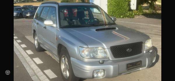 Pelēks Subaru Forester 2001 Viļņa, ar dzinēja tilpumu 2.00 L un nobraukumu 170 tūkst. km par 3250 €, foto 3 vietnē AUTOMOTO.COM.LV