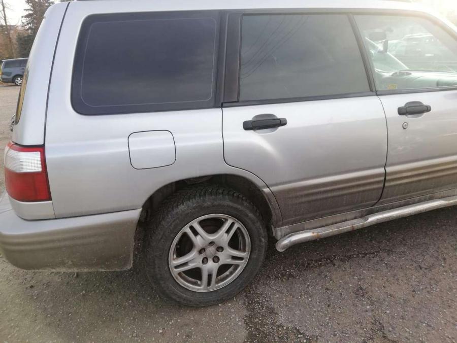 Grey Subaru Forester 2001 in Rokiskis, with an engine capacity of 1.99 L and mileage of 233 thousand km for 1750 €, photo 17 on AUTOMOTO.COM.LV