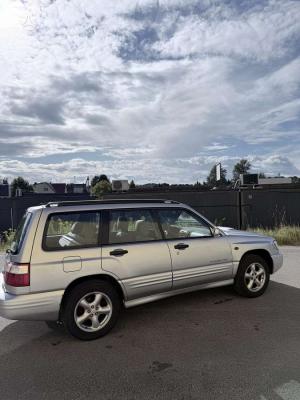Pelēks Subaru Forester 2001 Viļņa, ar dzinēja tilpumu 2.00 L un nobraukumu 174 tūkst. km par 5150 €, foto 5 vietnē AUTOMOTO.COM.LV