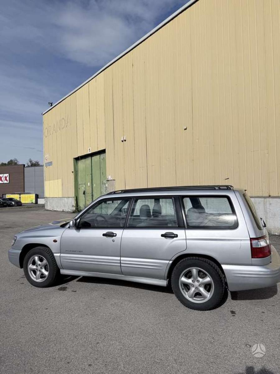 Pelēks Subaru Forester 2001 Viļņa, ar dzinēja tilpumu 2.00 L un nobraukumu 174 tūkst. km par 5150 €, foto 6 vietnē AUTOMOTO.COM.LV