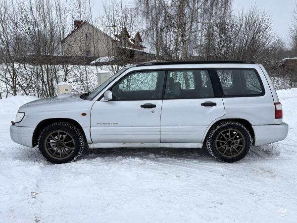 Pelēks Subaru Forester 2002 Viļņa, ar dzinēja tilpumu 1.99 L un nobraukumu 274 tūkst. km par 1650 €, foto 7 vietnē AUTOMOTO.COM.LV