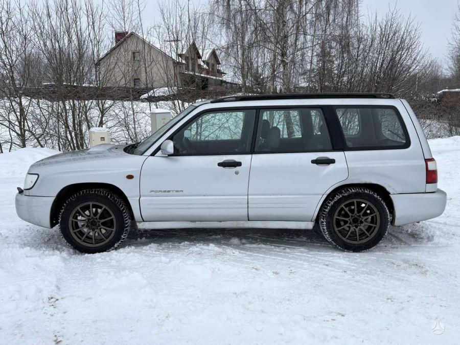 Pelēks Subaru Forester 2002 Viļņa, ar dzinēja tilpumu 1.99 L un nobraukumu 274 tūkst. km par 1650 €, foto 7 vietnē AUTOMOTO.COM.LV