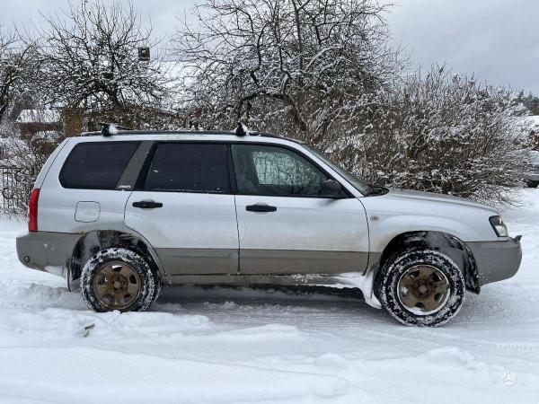 Grey Subaru Forester 2003 in Varena, with an engine capacity of 2.00 L and mileage of 460 thousand km for 1600 €, photo 2 on AUTOMOTO.COM.LV