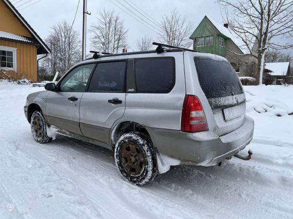 Grey Subaru Forester 2003 in Varena, with an engine capacity of 2.00 L and mileage of 460 thousand km for 1600 €, photo 4 on AUTOMOTO.COM.LV