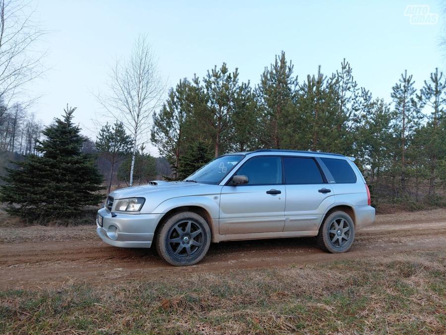 Grey Subaru Forester 2003 in Vilnius, with an engine capacity of 2.00 L and mileage of 303 thousand km for 5100 €, photo 3 on AUTOMOTO.COM.LV