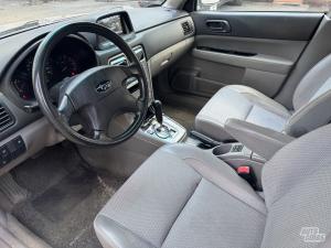 Pelēks Subaru Forester 2003 Viļņa, ar dzinēja tilpumu 2.00 L un nobraukumu 302 tūkst. km par 1900 €, foto 4 vietnē AUTOMOTO.COM.LV