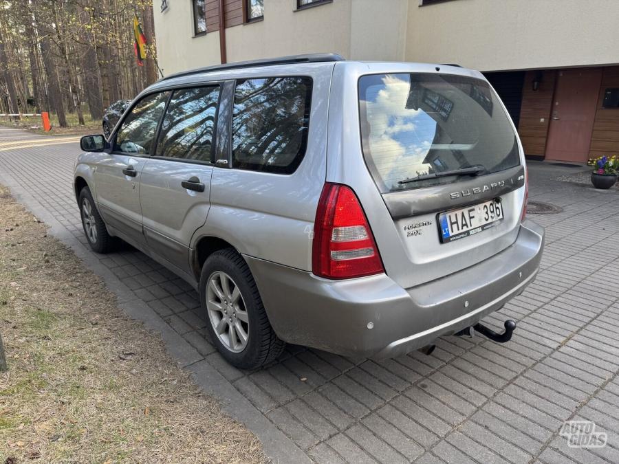 Grey Subaru Forester 2003 in Vilnius, with an engine capacity of 2.00 L and mileage of 302 thousand km for 1850 €, photo 3 on AUTOMOTO.COM.LV
