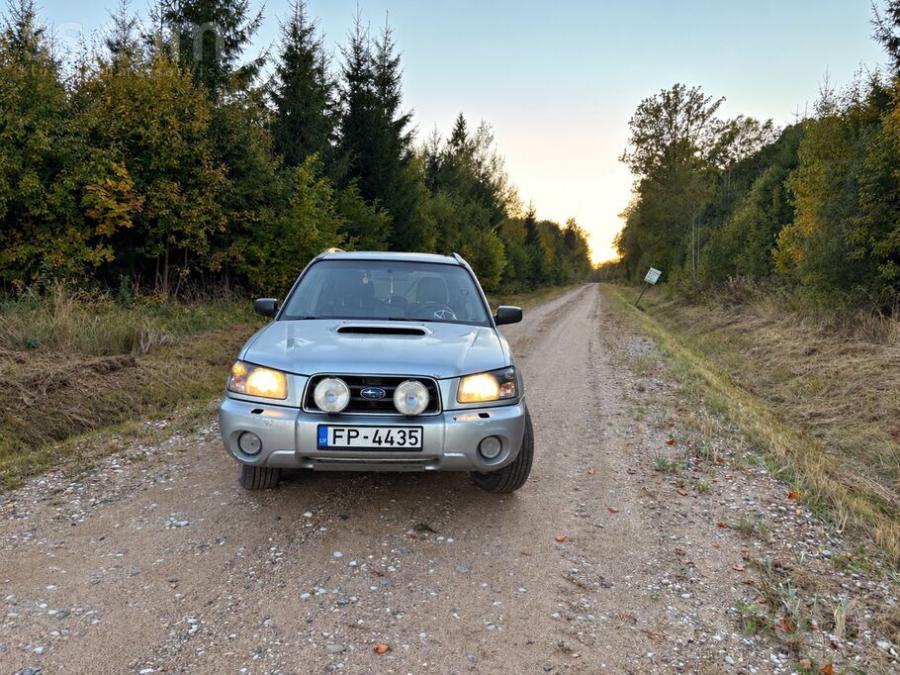 Grey Subaru Forester 2003 in Valmiera, with an engine capacity of 2.00 L and mileage of 356 thousand km for 2500 €, photo 1 on AUTOMOTO.COM.LV