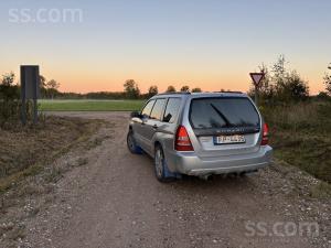 Grey Subaru Forester 2003 in Valmiera, with an engine capacity of 2.00 L and mileage of 356 thousand km for 2500 €, photo 5 on AUTOMOTO.COM.LV