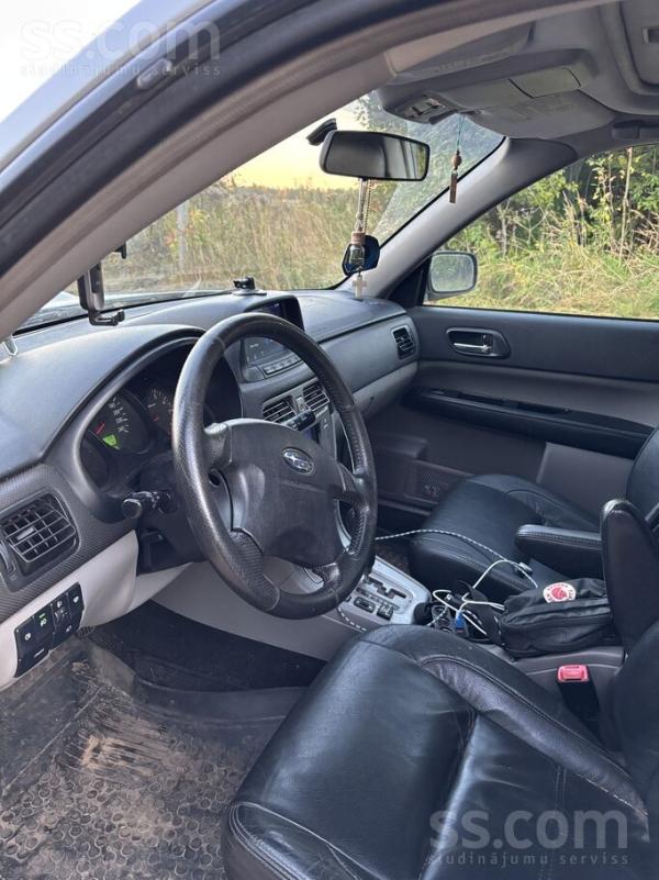 Pelēks Subaru Forester 2003 Valmiera, ar dzinēja tilpumu 2.00 L un nobraukumu 356 tūkst. km par 2500 €, foto 6 vietnē AUTOMOTO.COM.LV