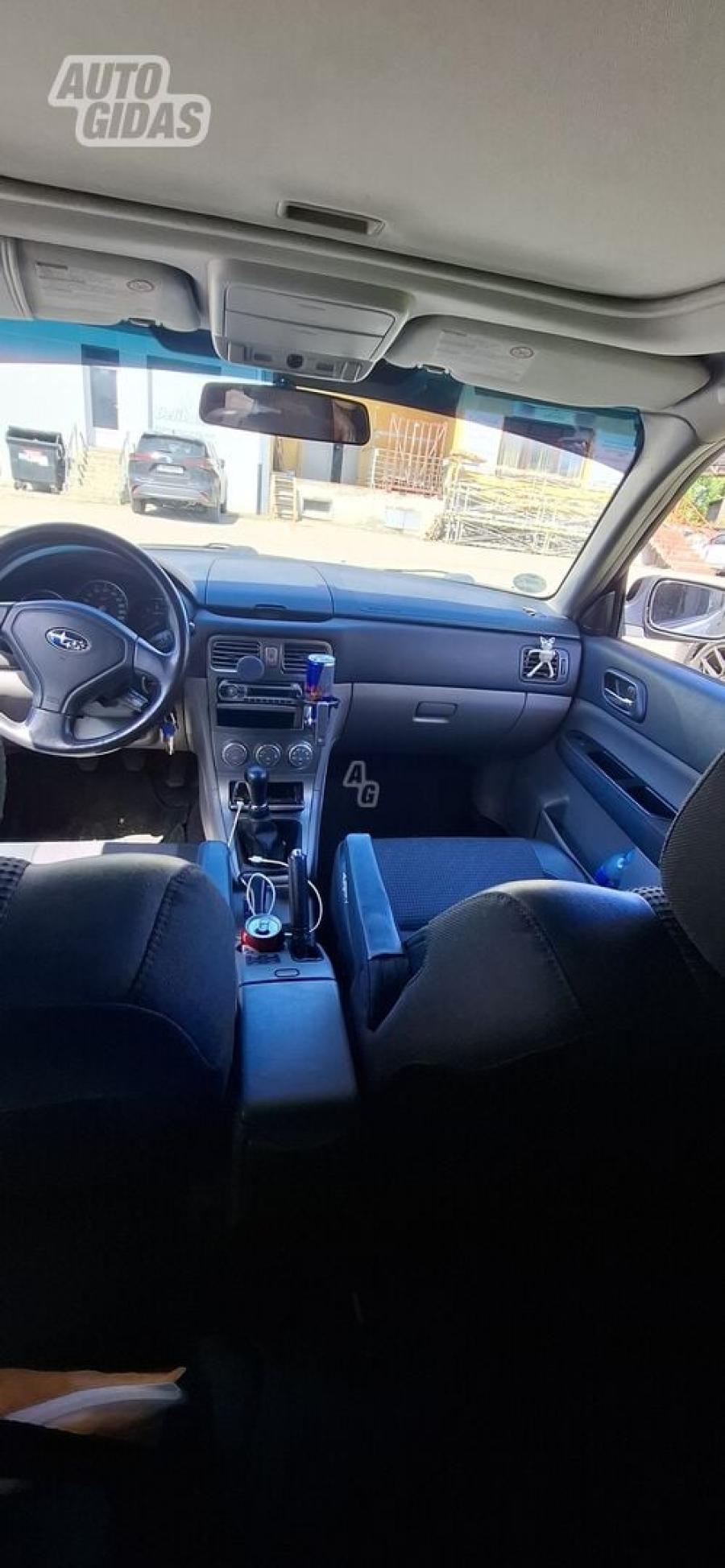 Grey Subaru Forester 2004 in Panevezys, with an engine capacity of 2.00 L and mileage of 267 thousand km for 2800 €, photo 8 on AUTOMOTO.COM.LV