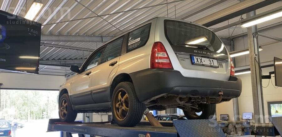 Grey Subaru Forester 2004 in Riga, with an engine capacity of 2.00 L and mileage of 317 thousand km for 2200 €, photo 1 on AUTOMOTO.COM.LV