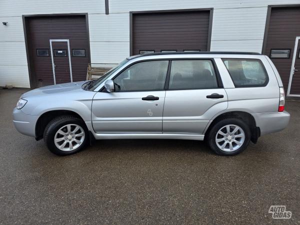 Pelēks Subaru Forester 2005 Utena, ar dzinēja tilpumu 2.00 L un nobraukumu 250 tūkst. km par 4450 €, foto 3 vietnē AUTOMOTO.COM.LV