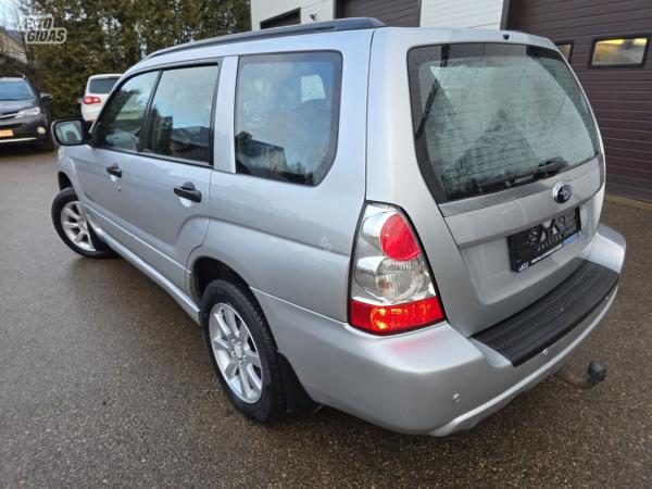 Pelēks Subaru Forester 2005 Utena, ar dzinēja tilpumu 2.00 L un nobraukumu 250 tūkst. km par 4450 €, foto 4 vietnē AUTOMOTO.COM.LV