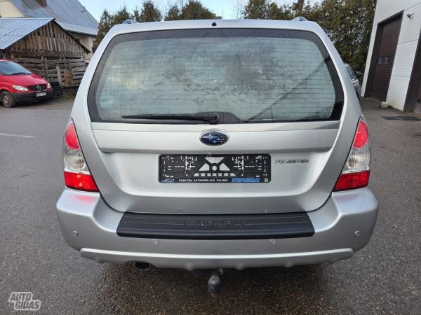 Pelēks Subaru Forester 2005 Utena, ar dzinēja tilpumu 2.00 L un nobraukumu 250 tūkst. km par 4450 €, foto 5 vietnē AUTOMOTO.COM.LV
